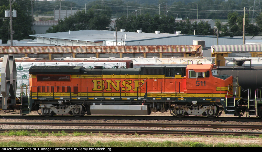BNSF 511 pullink the boeing train into argentine yard